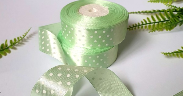 Panglica satinata verde pal 2,5 cm x 25 m cu buline albe - FloralDepot.ro